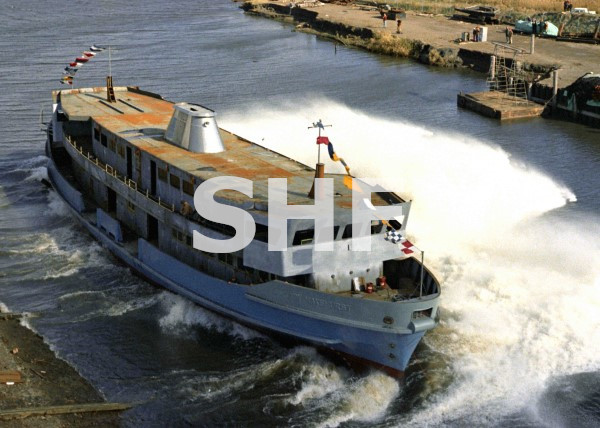 028 Lady Wakehurst launching-2